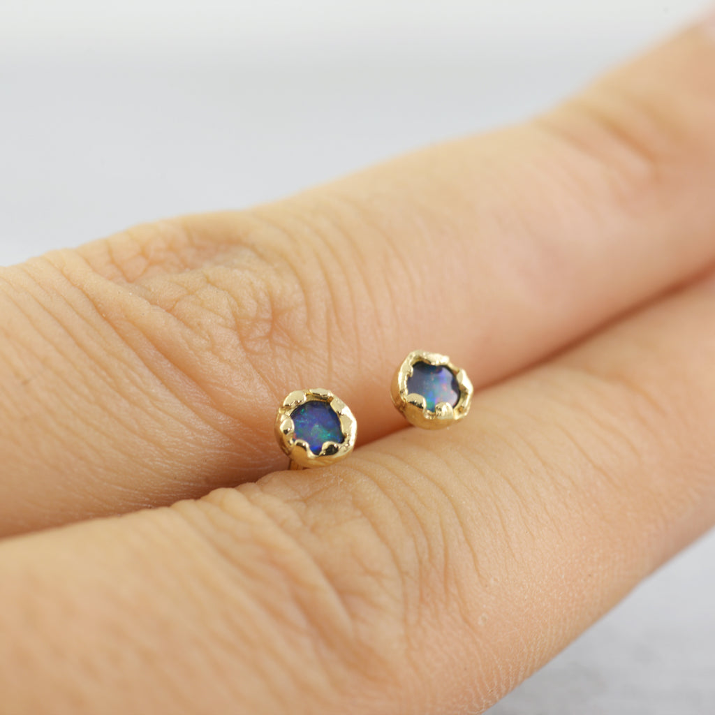 Opal mud stud Earring (3.5mm round / doublet opal / single) – Her Banana